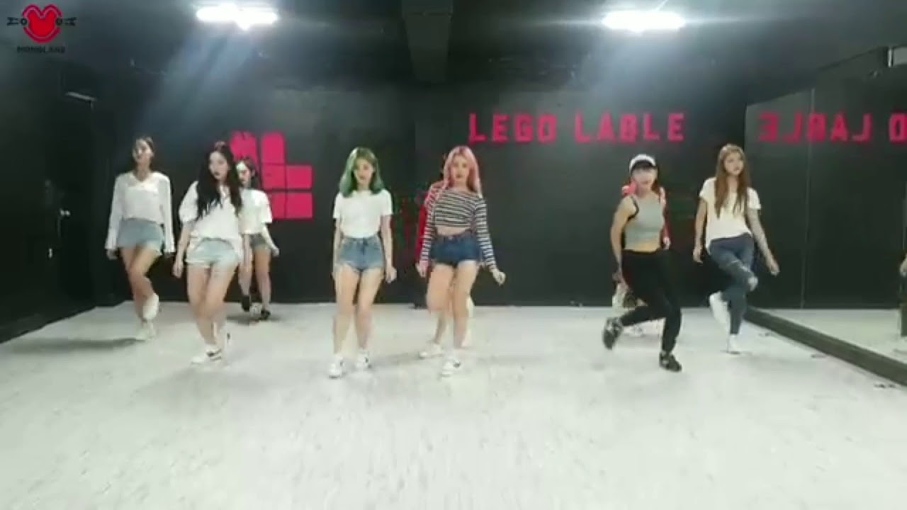 K-pop ( momoland) dance practice - YouTube