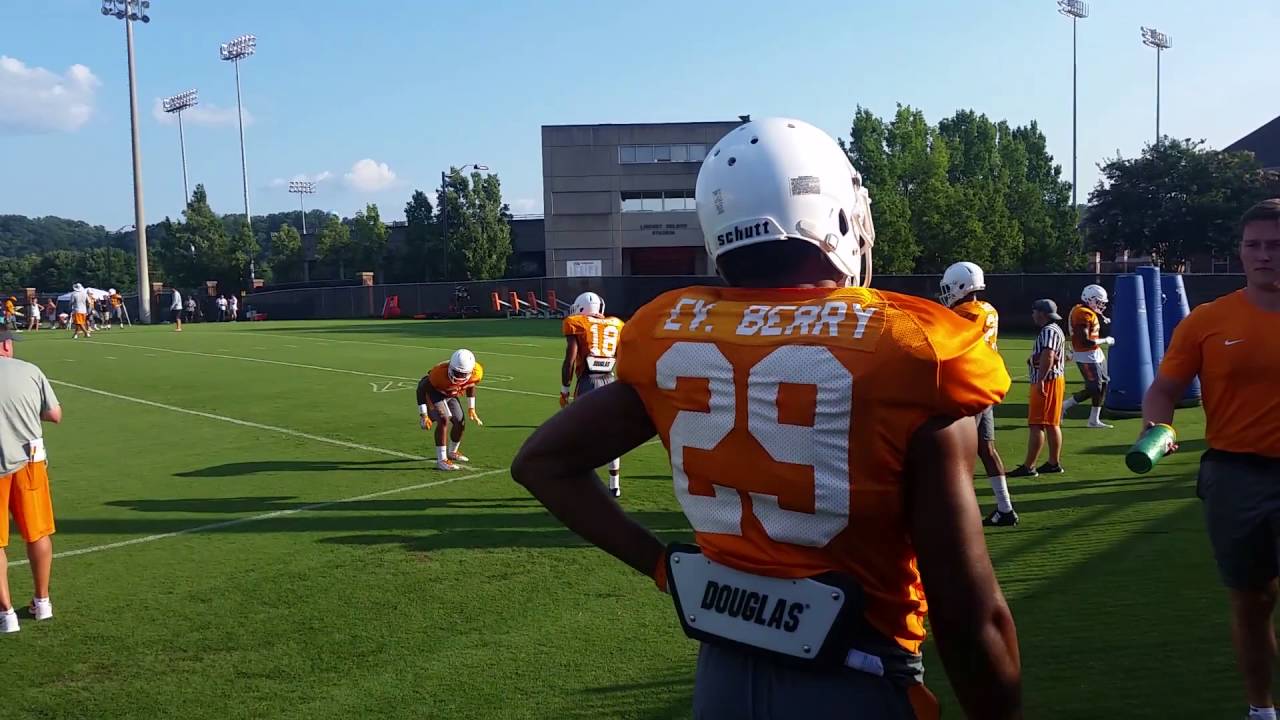 Tennessee safeties with Bob Shoop coaching - fall practice 3 - YouTube