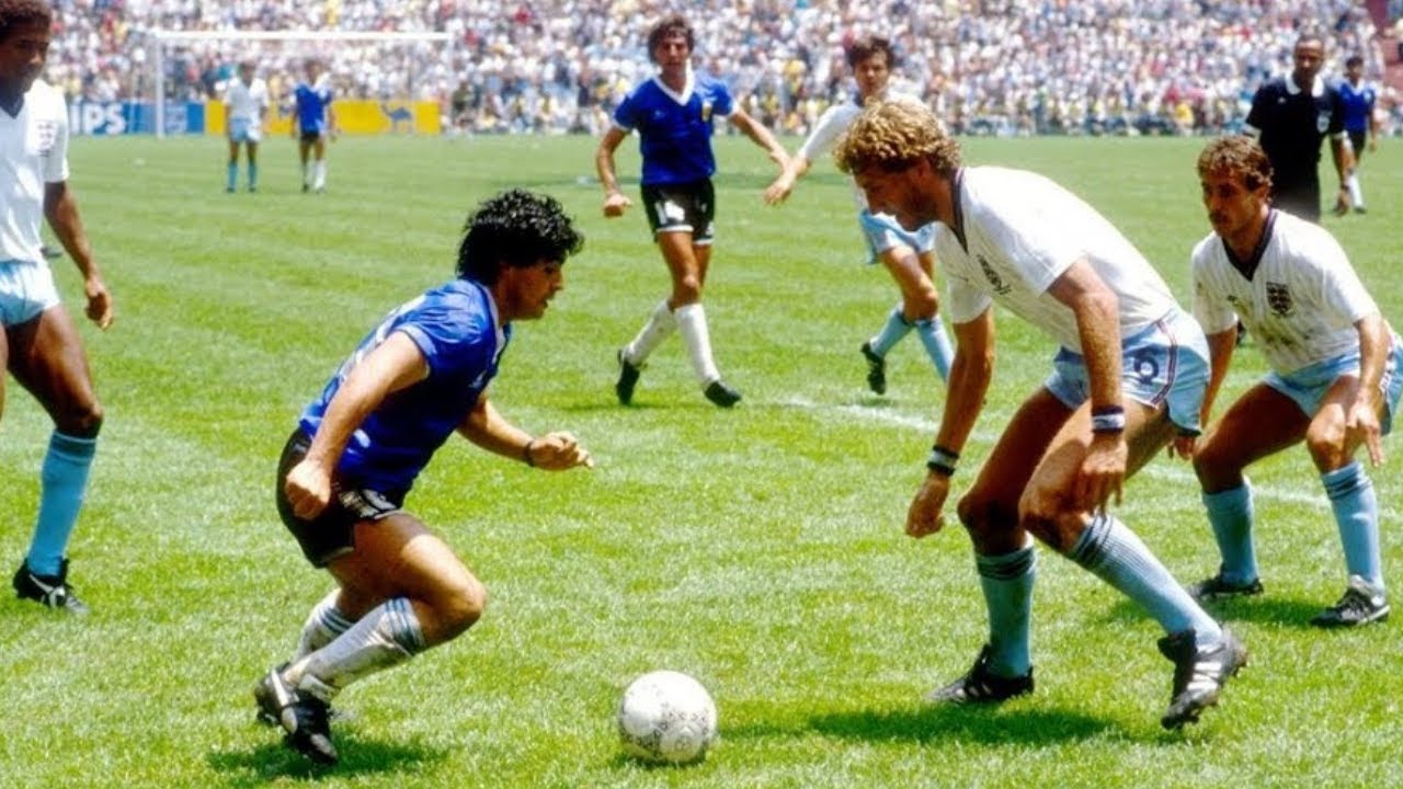 Le meilleurs dribbles de Diego Maradona | Amazing skills - YouTube