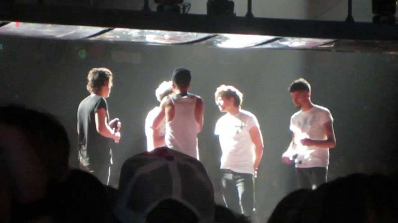 One Direction TMH Tour -Twitter Questions Part 2 - Adelaide 25/9/13 ...