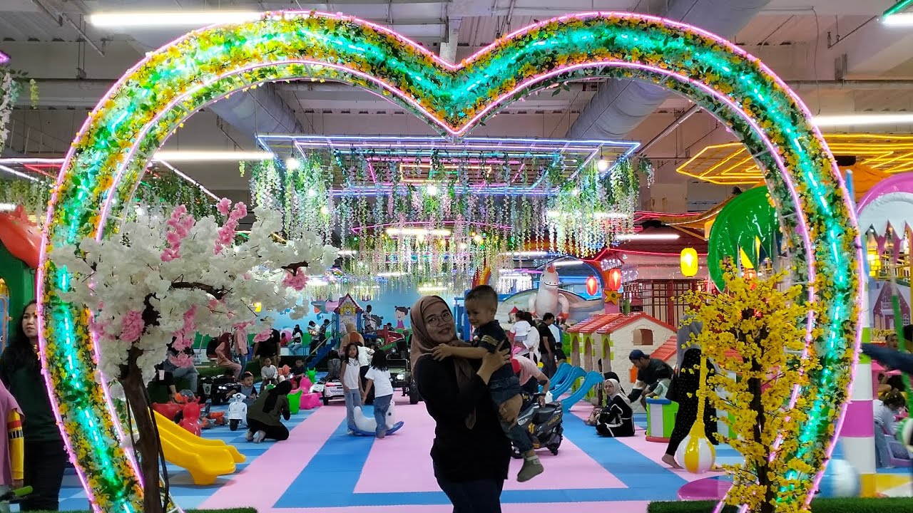 blok m square garden wahana permainan anak-anak ada dinosaurus tirex ...