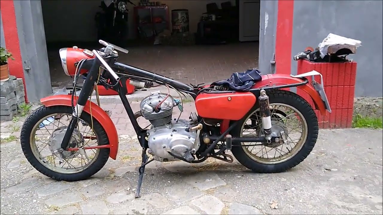 1965 Ducati 160 Monza Junior - Part 1 - YouTube