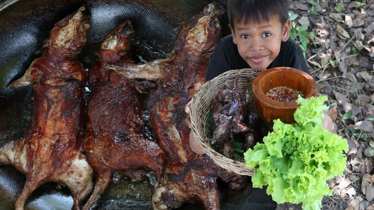 Cook rats near the forest for food and Eating delicacies - Primitive ...