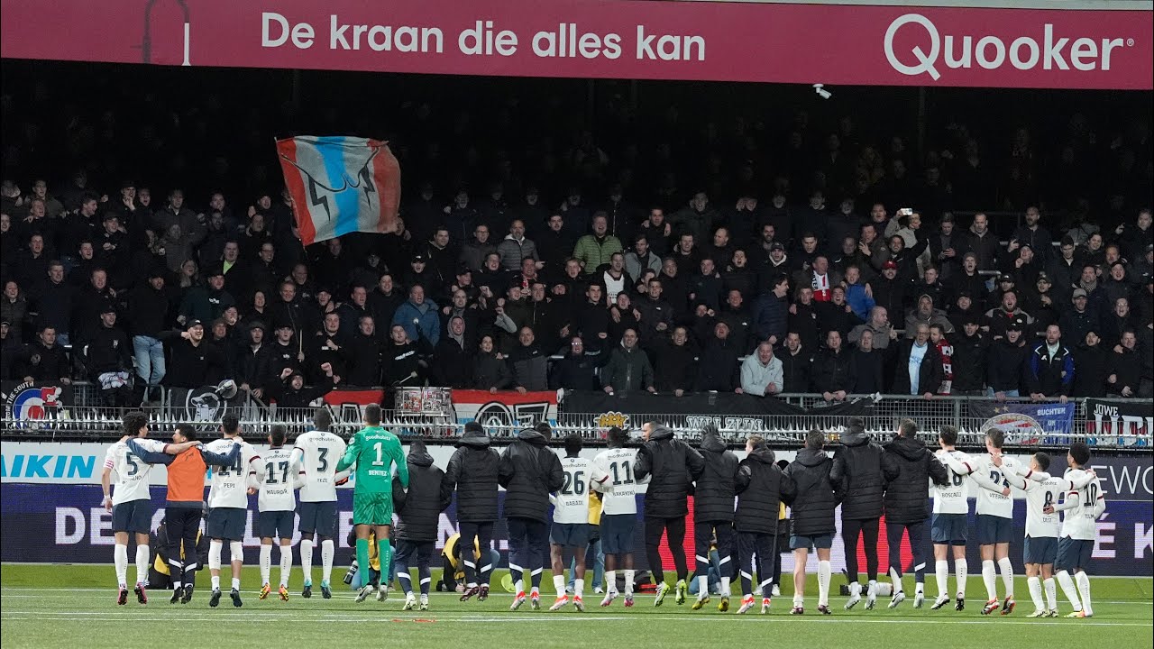 “Hé Forza PSV” samen met de spelers & supporters : Excelsior-PSV : 02 ...
