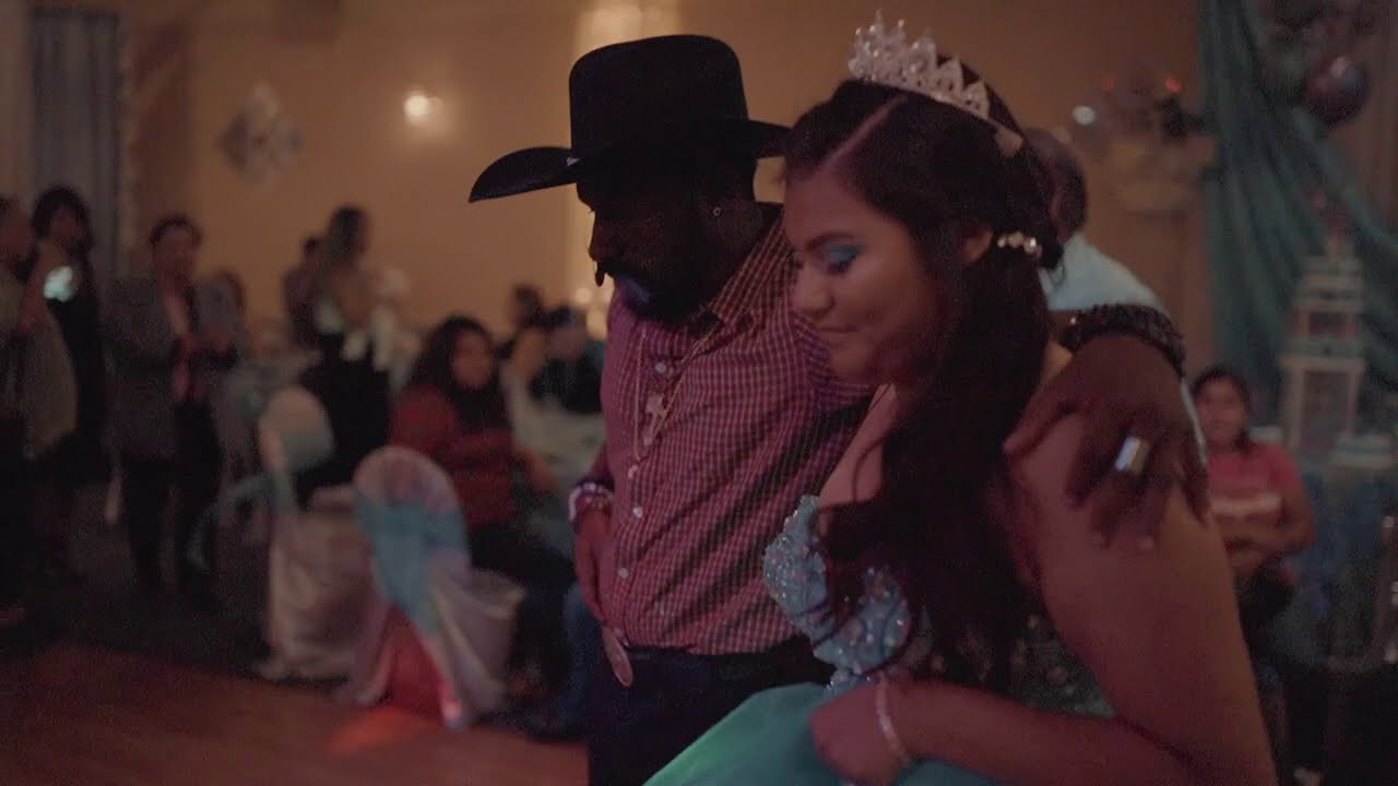 Tio Choko dancing with fans - YouTube