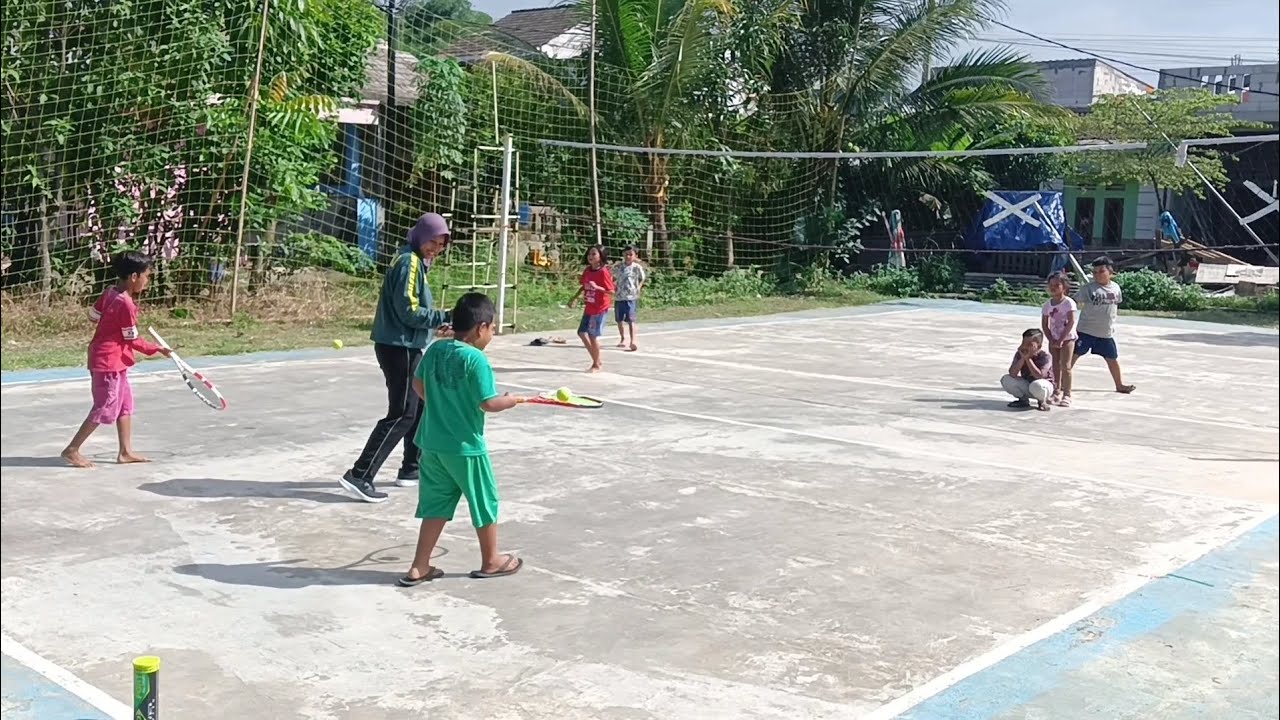 Balap Raket - Modifikasi Permainan Bola Kecil - YouTube