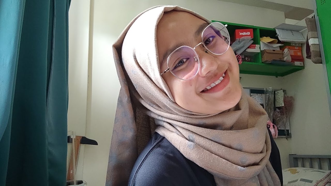 introducing my family in Malay sign language! - YouTube