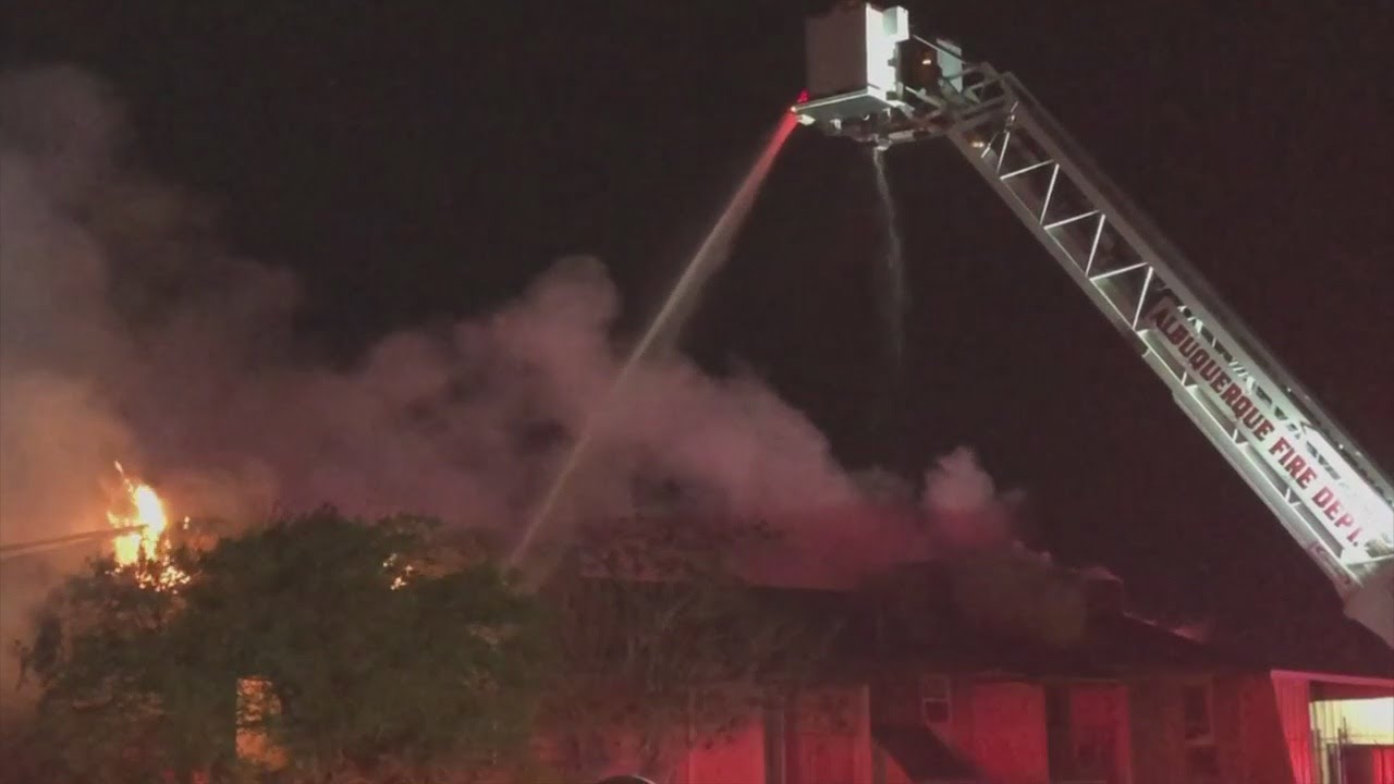 1 minor missing following northeast Albuquerque apartment fire - YouTube