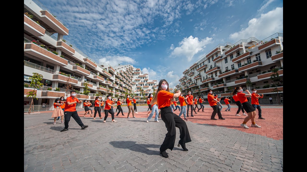 Back to school - ngày sinh viên trở lại trường học sau kỳ nghỉ dịch ...