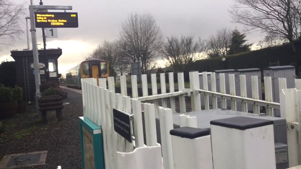 Dolau Station Level Crossing (Powys) Saturday 17.02.2018 - YouTube