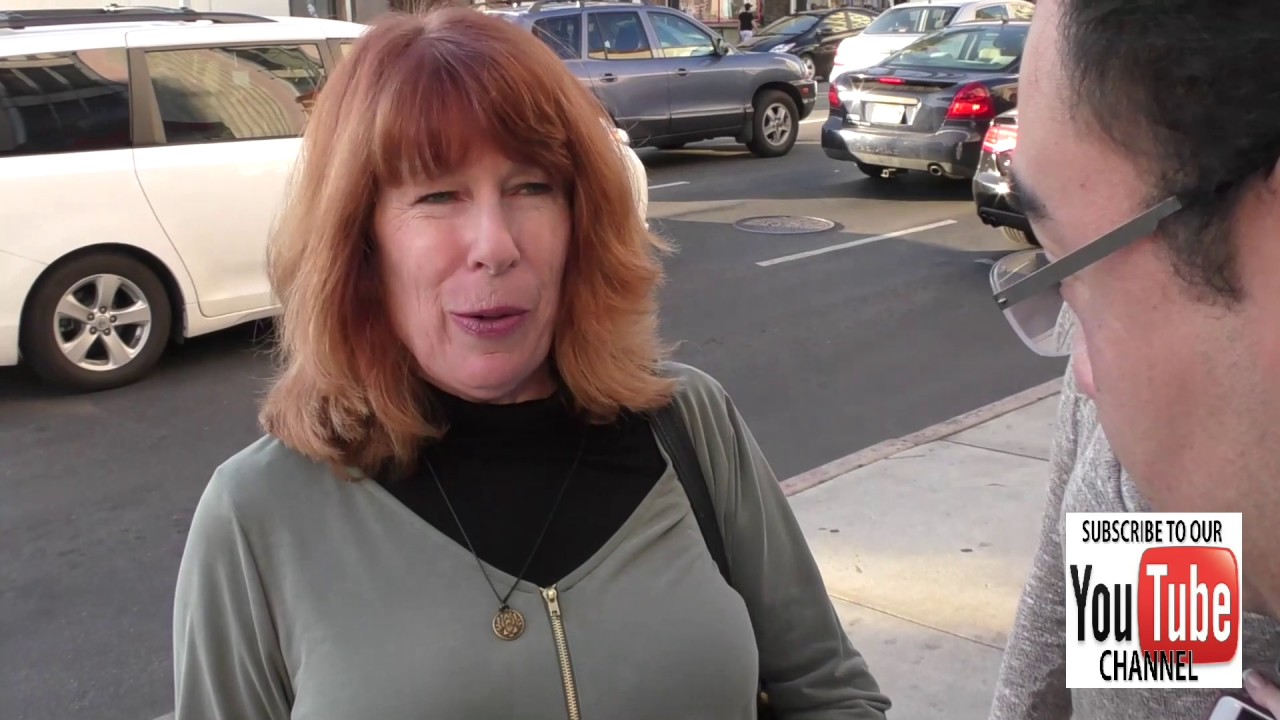 Jeanne Russell talks about memories of Florence Henderson outside Mel's ...