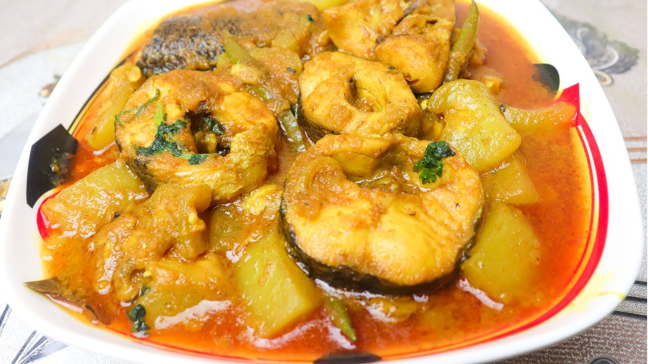 লাউ দিয়ে শোল মাছ রান্না। bottle gourd with fish। lau diye shol mach ...
