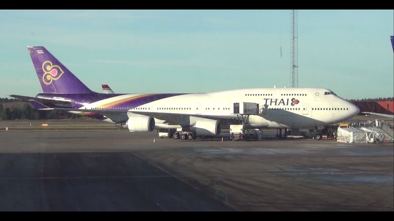 Thai Boeing 747-400 before take off - YouTube