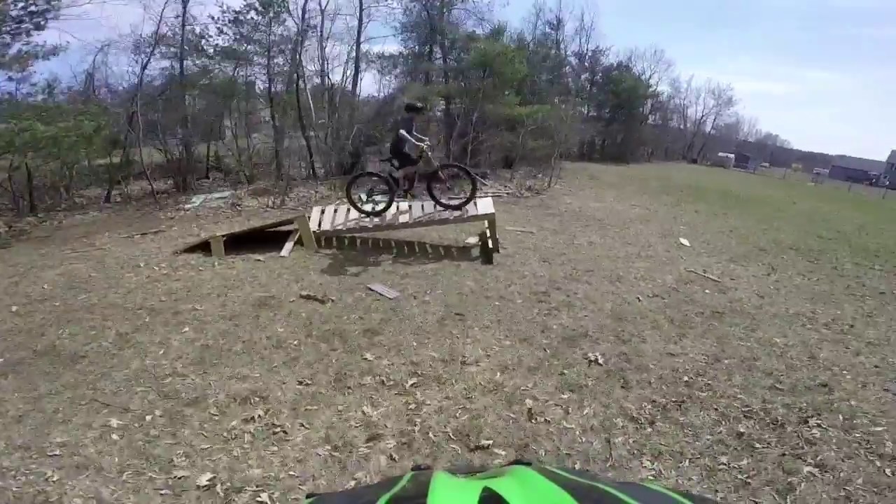 Bike Jumping On My Trek Marlin 5 - YouTube