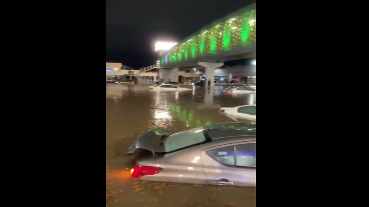Extreme rainfall washed everything away in Jeddah, Saoudi Arabia - YouTube