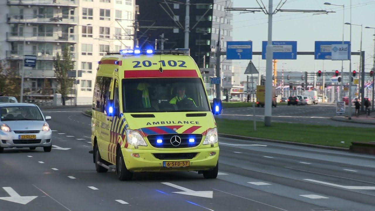 A1 Ambulance Roosendaal 20-102 naar EMC Rotterdam - YouTube