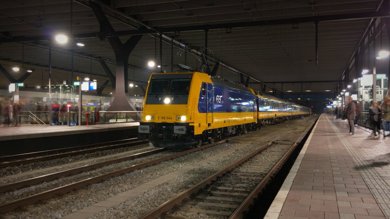 NS TRAXX E186 044 Afnamerit in Rotterdam - YouTube