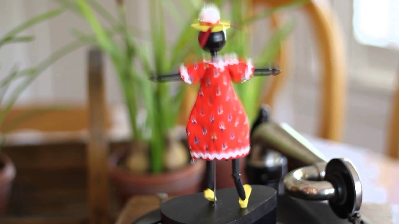 Shimandy, the dancing phonograph toy - YouTube