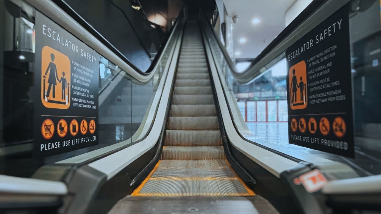 🍿 Riding a Schindler escalator at VUE Cinema in Staines, Two Rivers ...