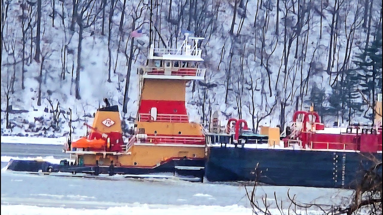 🛳️DEAN REINAUER Towing Vessel Ice Breaking Northbound on the Hudson ...