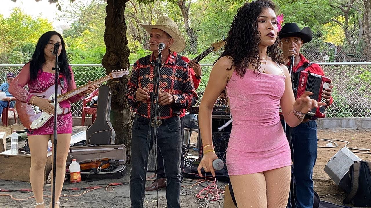 Chiquilla cariñosa me traes atarantado con la cumbia rica de atardecer ...