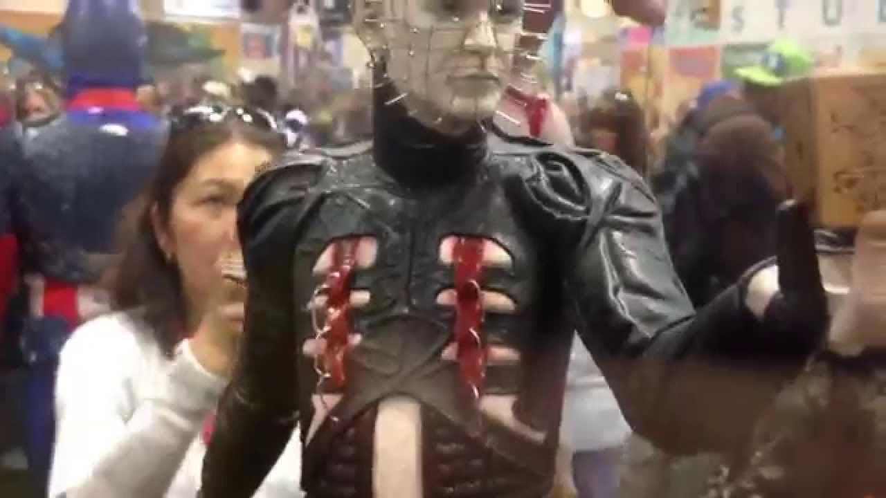 Pinhead Hellraiser Premium Format Sideshow SDCC 2014 - YouTube