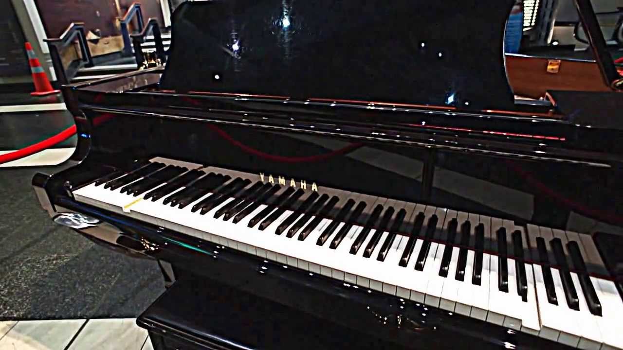 Automatic playing grand piano in Skycity - YouTube