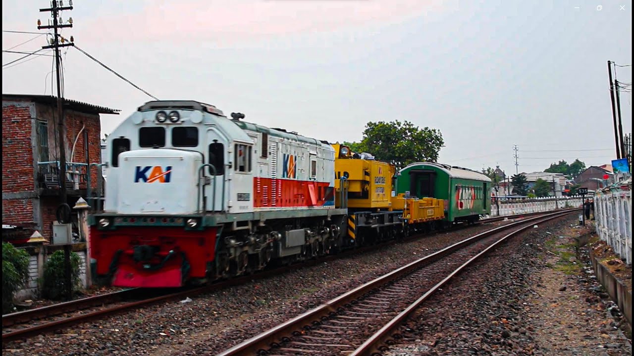 SANG KERETA API PENOLONG | PERJALANAN LANGKA KERETA CRANE GOTTWALD ...