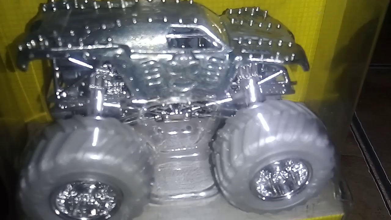 Monster jam 2017 max_D silver - YouTube