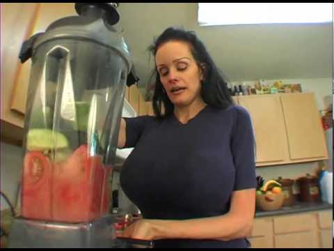 Sofia Staks Green Gal Raw Vegetable Dill Soup Preparation