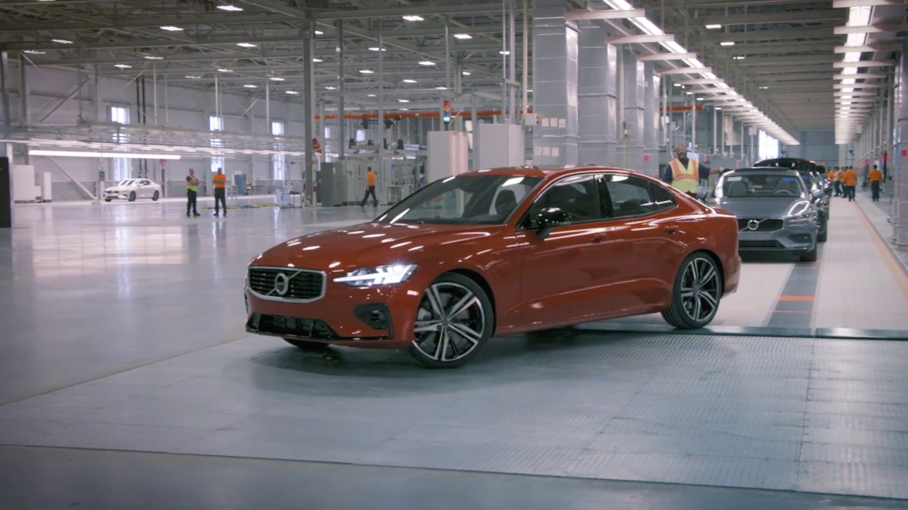 The all-new Volvo S60 T6 AWD R-Design rolls off the production line ...