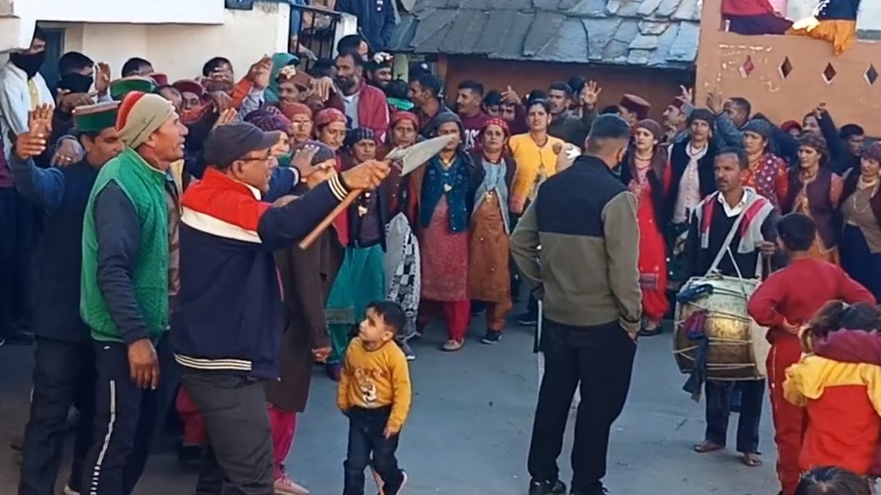 Aangan Dance In Village // pahari angan tandi dance / रामनाथ पहाड़ी ...
