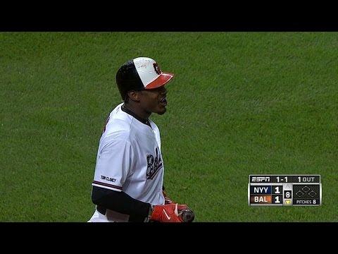 NYY@BAL: Jones jokes with Kirby from on-deck circle