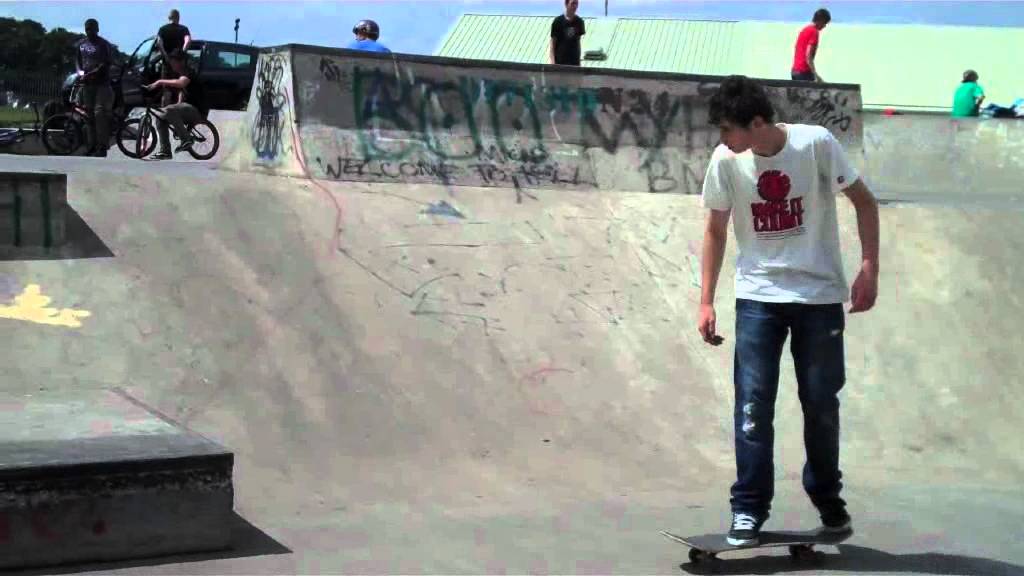 A few tricks with Alan Callaghan - YouTube