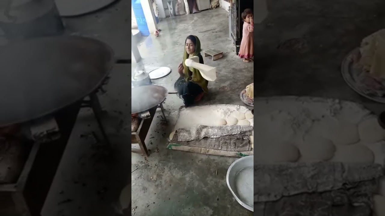 Viral Girl making Roti another Level 😉😃👌 #shorts #trendy #viral # ...