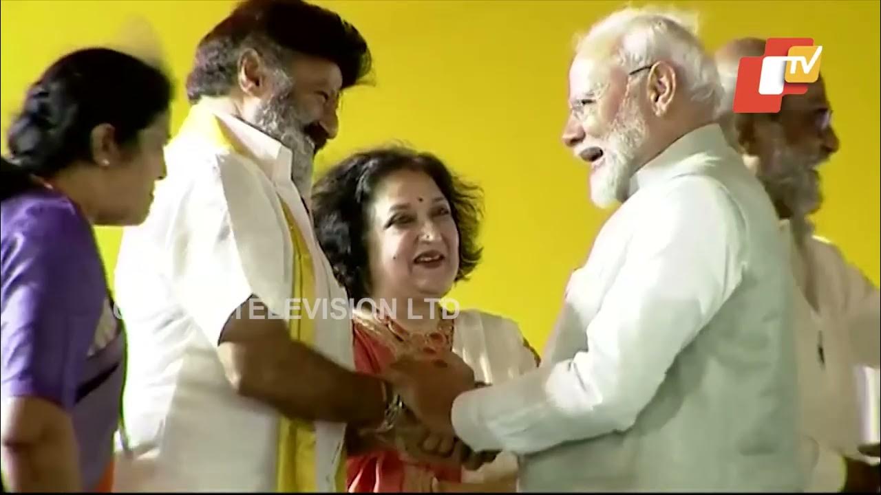 PM Modi's special moment with Pawan Kalyan, Chiranjeevi during Naidu's oath ceremony - YouTube