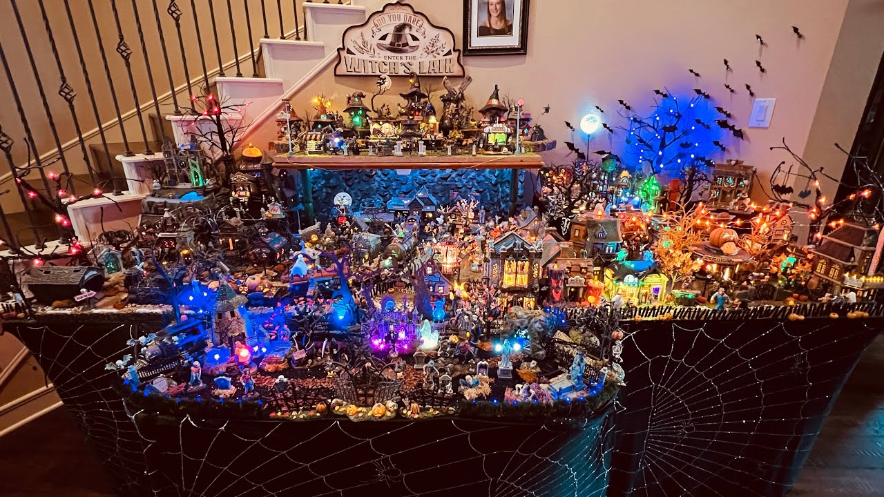 Dept 56 Halloween Main Village Part 1 - YouTube
