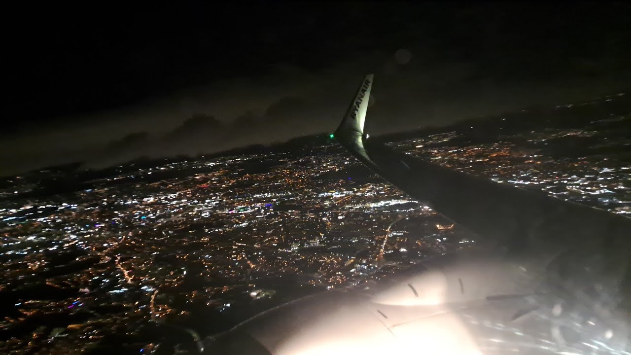 Ryanair (FR5773) | Glasgow Airport Take-off at Night - Stunning Views ...