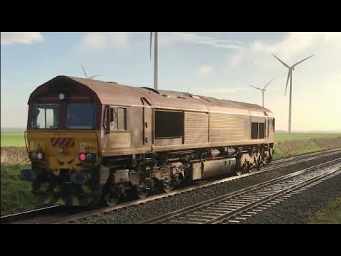 Class 66064 of Millet Rail on Nesle with these grain cars 🌾 ’ - YouTube