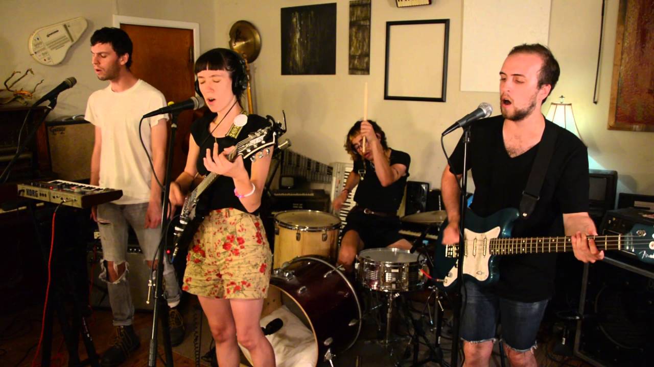 Eskimeaux - "The Thunder Answered Back" (Violitionist Sessions) - YouTube