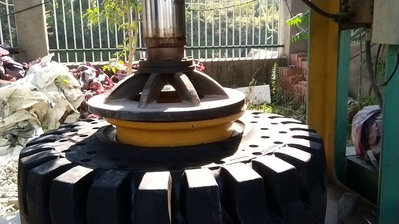 23.5－25 solid tire for wheel loader Liugong assemble with rim. - YouTube