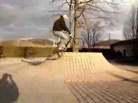 Florian, pedal stall, St Maurice l'Exil (38). - YouTube