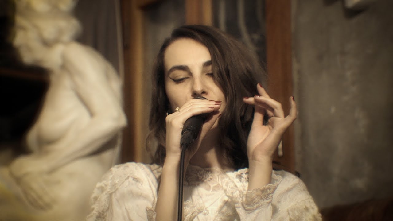 Lara Snow - Ghost (Live) Atelier Sessions - YouTube