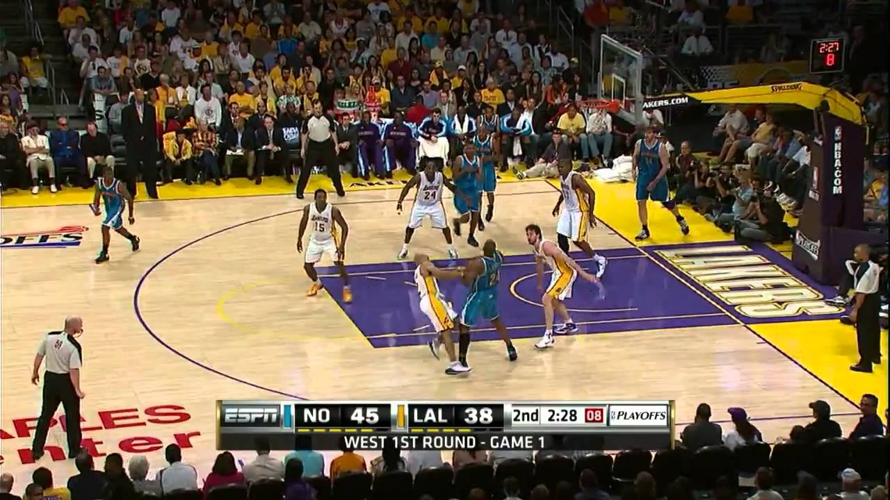 Chris Paul Rifles the Pass In to Aaron Gray - YouTube