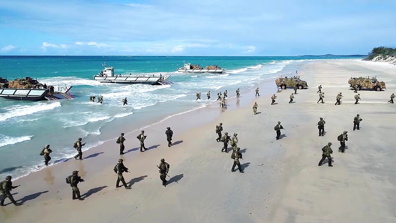 Australian Troops Conduct Beach Landing During Talisman Saber Joint ...