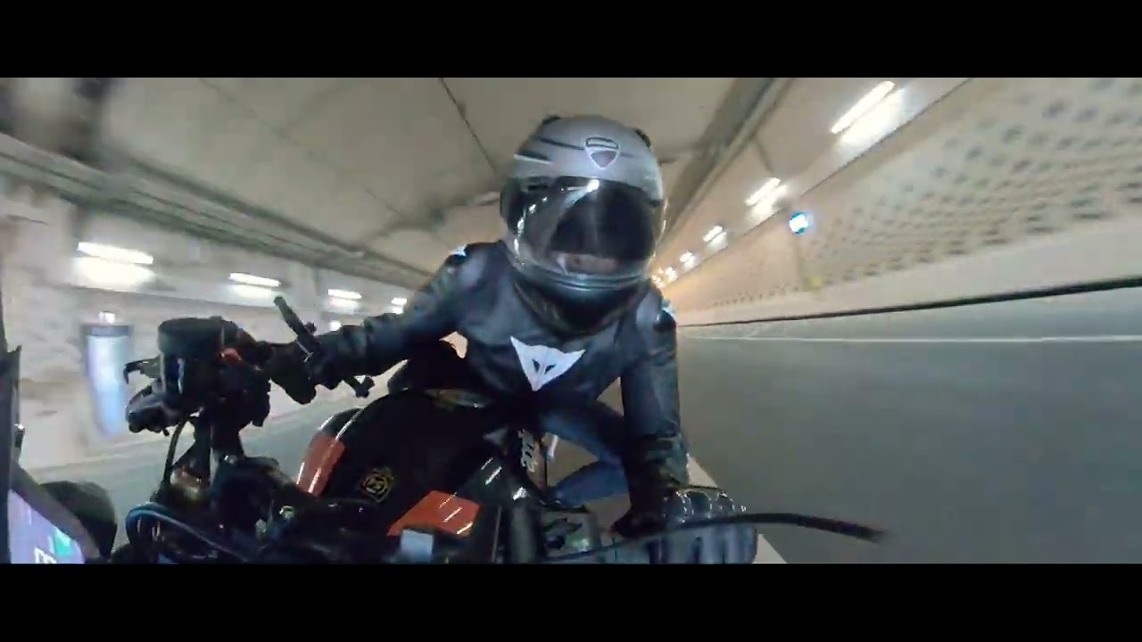 Aprilia Tuono V4 ... awesome sound - YouTube