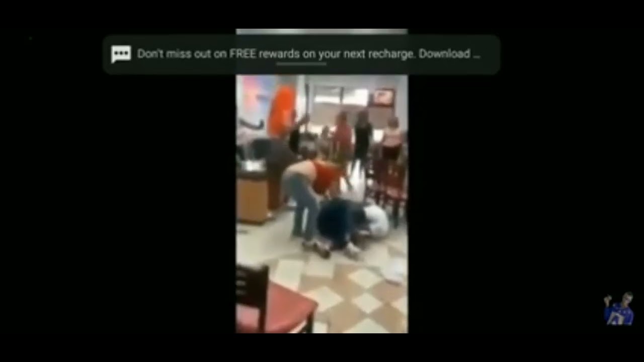 college girls fighting in restaurant - YouTube