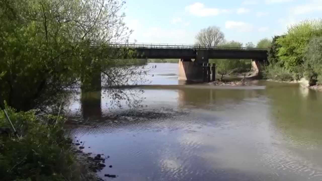 4 star Severn Bore passing Over Bridge Gloucester. 20/04/2015 - YouTube