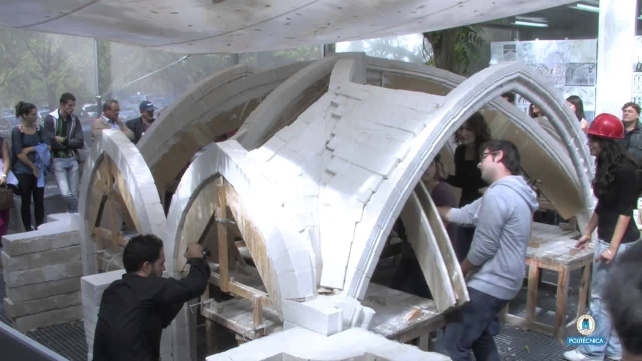 Descimbrado de una bóveda sexpartita - YouTube