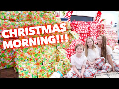CHRISTMAS MORNING 2021 (Opening Christmas Presents Part 1) | Family 5 Vlogs